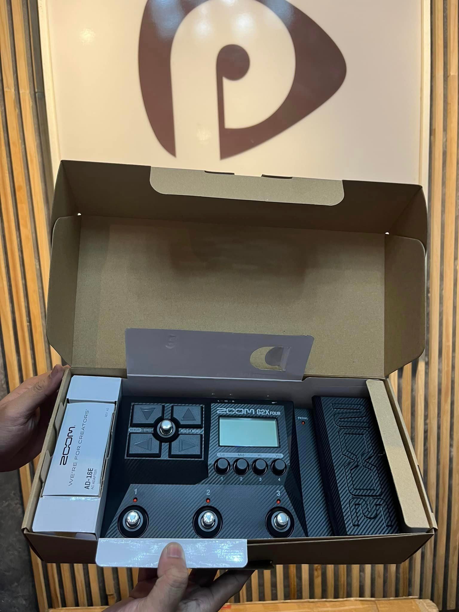 Zoom G2X Four Guitar Multi-effects Processor | PIMA GUITARS